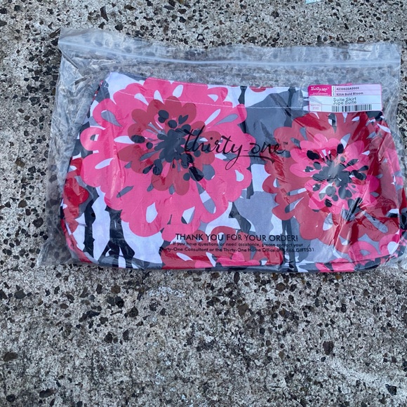 thirty-one | Bags | Thirty One Bold Bloom Suite Skirt Purse Cover New ...